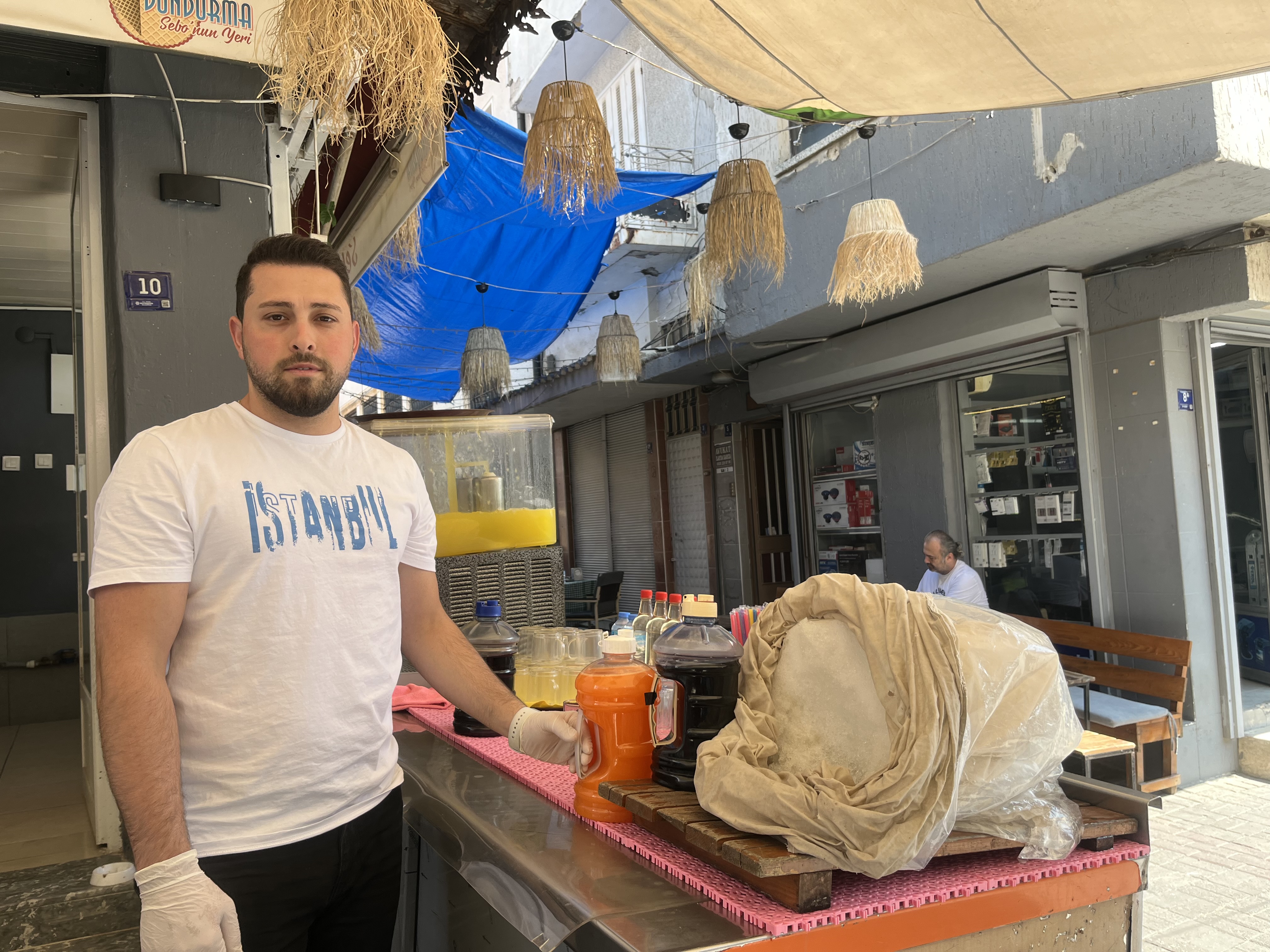 Aydın’ın geleneksel lezzeti tezgahlarda! Kar helvası sezonu açıldı ...